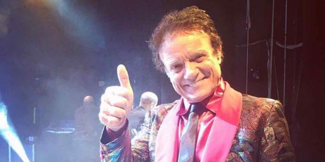 Massimo Ranieri canta "Tra le mani un cuore" al Festival di Sanremo 2025