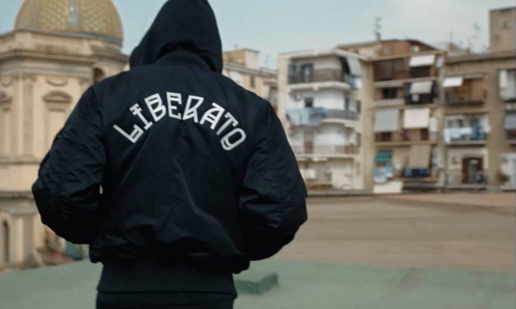 Chi si cela dietro Liberato? Il web si ribella sull'identità dell'artista