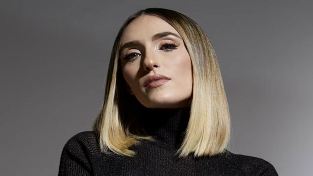 Mara Sattei canta "Duemilaminuti" a Sanremo 2023: testo e significato