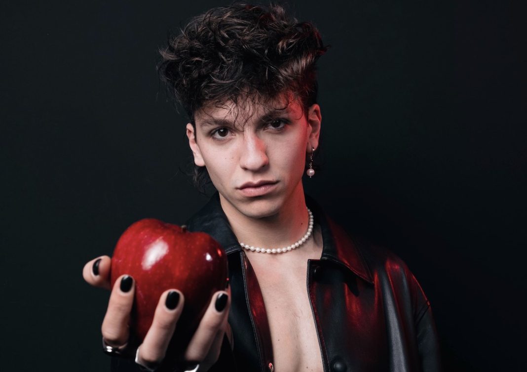 Luigi Strangis, vincitore di Amici 21 torna con "Adamo ed Eva" | Intervista