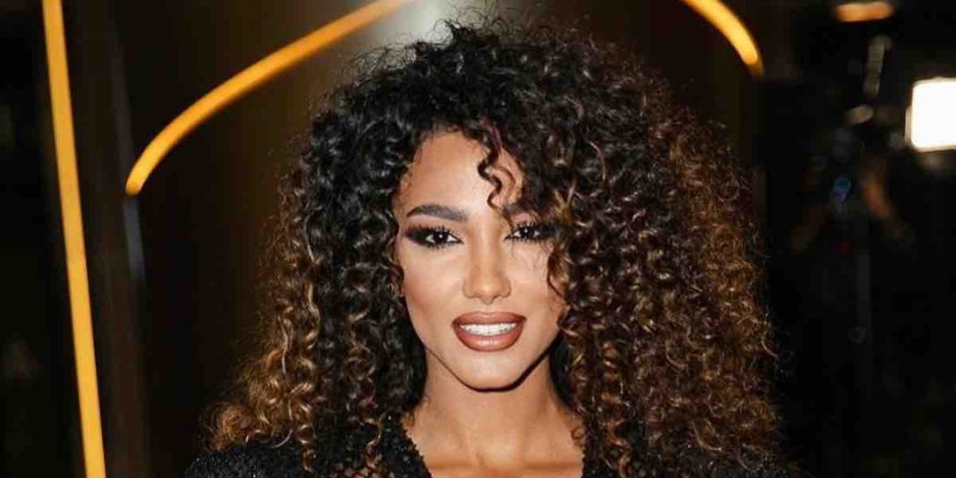 Samira Lui, chi è la valletta de La Ruota della Fortuna: vita privata e ...