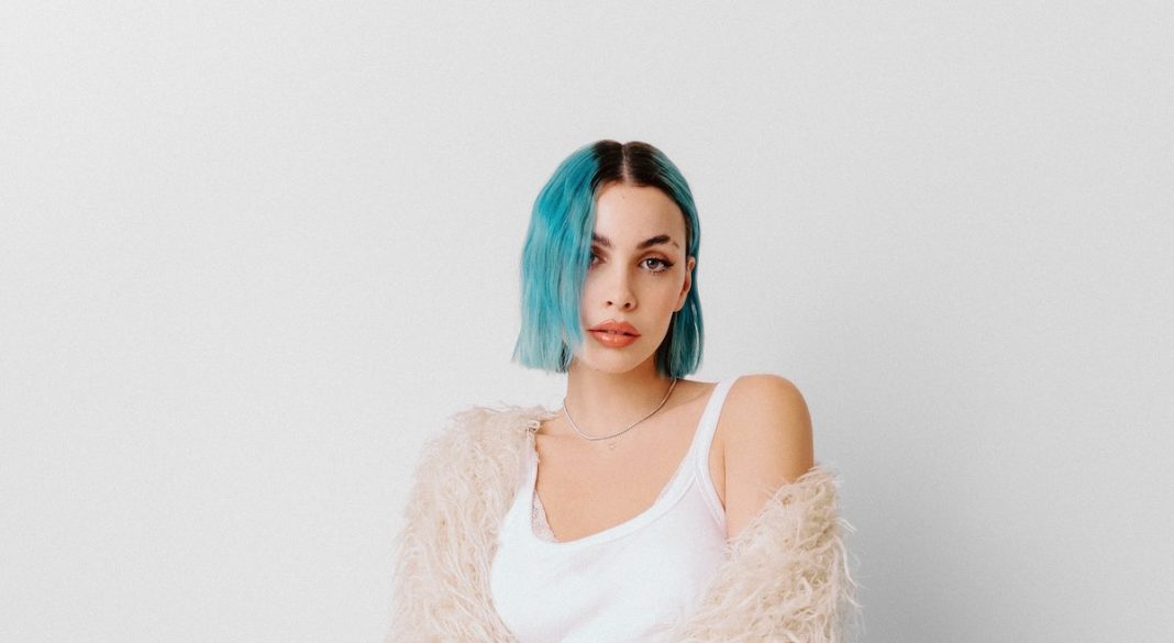Rose Villain canta "Fuorilegge", a Sanremo 2025: "Parla di desiderio..."