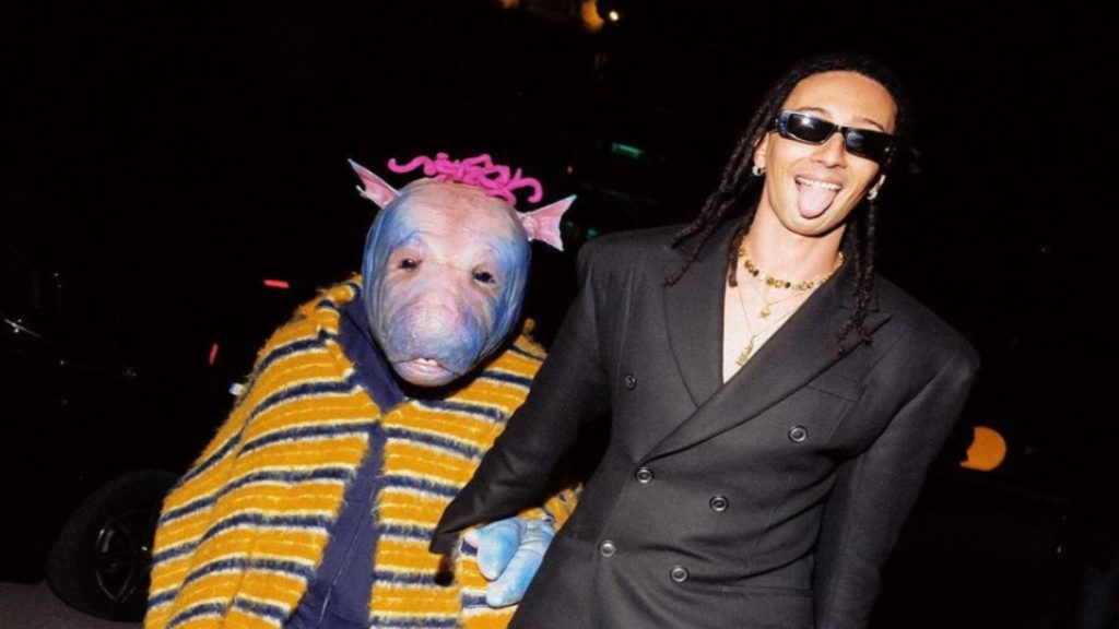 Sanremo 2024, Ghali si esibisce con un extraterrestre: chi è Rich Ciolino