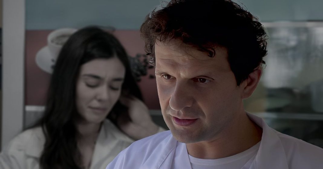 Un Posto al Sole, trame future: il nuovo primario Fusco molesta Rossella