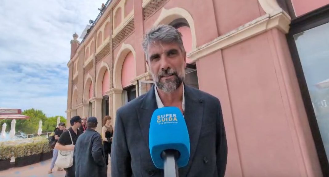 Luca Calvani a Venezia 82: "La Ventura conduttrice del Gf? Finalmente"